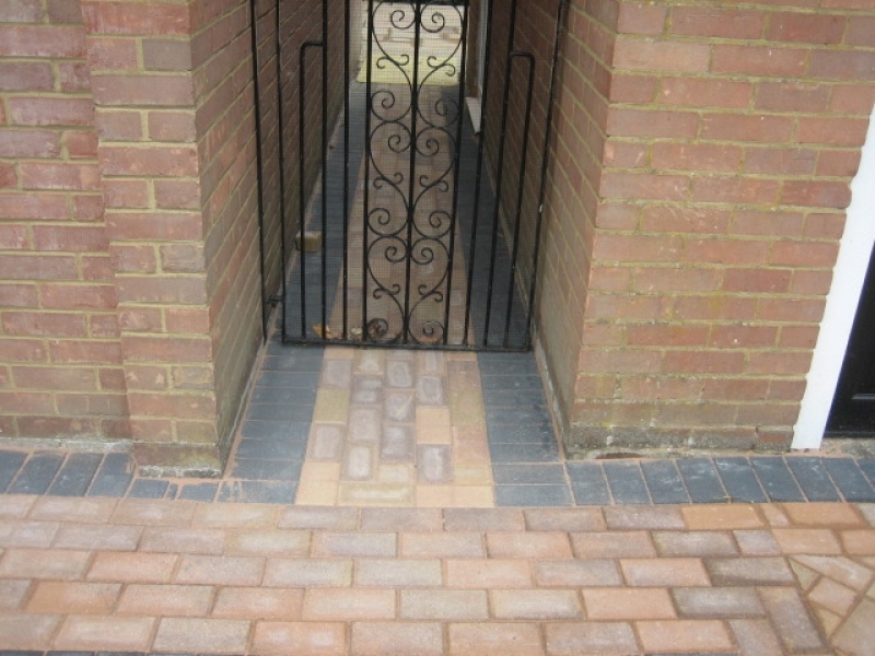 Block Paving Alleyway - Abbey Paving. Block Paving Specialists ...