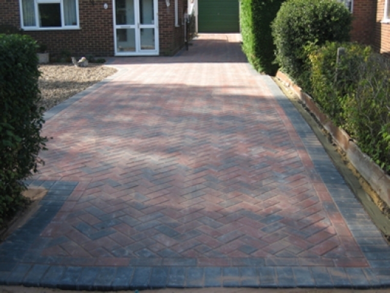 New Large Block Paving Driveway With Coloured Brick Edging - Abbey ...